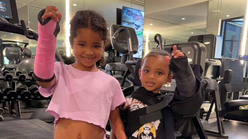 True Thompson And Psalm West Show Off Their Broken Arms: 'Cousin Cast ...